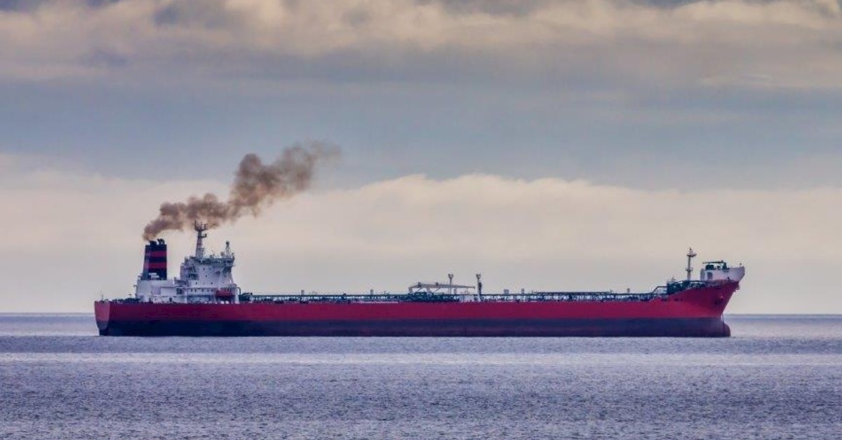 Methanol is a new green fuel for ship engines