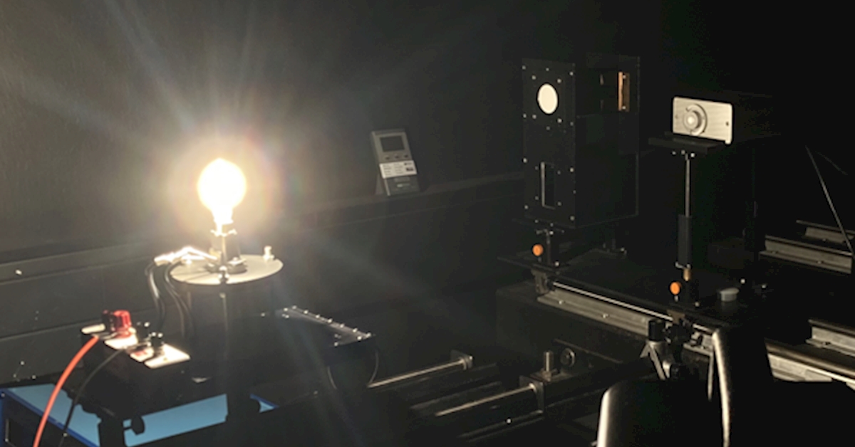 Accredited light measurement of light sources